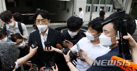 질문에 답하는 이동훈 전 조선일보 논설위원