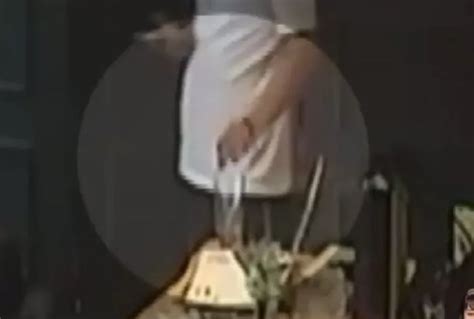 카페 여직원 주변 맴돌던 남자 손님 음료에 ‘이물질 타 “역하고 비린내 났다” 영상
