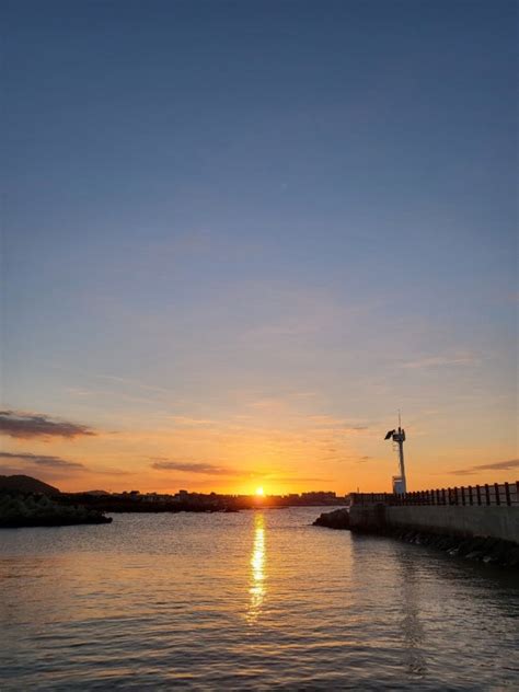 최인식 처음엔 우리가 습관을 만들지만 나중엔 습관이 우리를 만든다 존 멕스엘 인생이 뜻대로 풀리지 않을 때마다 초조해하고 다른 사람의 비판에 대해 공격적이거나