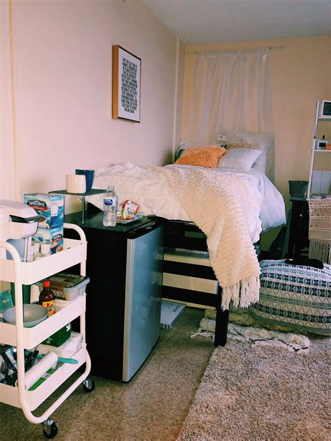So Glad I Found This Cleaning Guide For My Dorm Room Before It Got