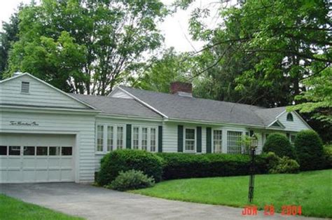 201 Holt Rd Andover Ma 01810 Mls 70057106 Redfin
