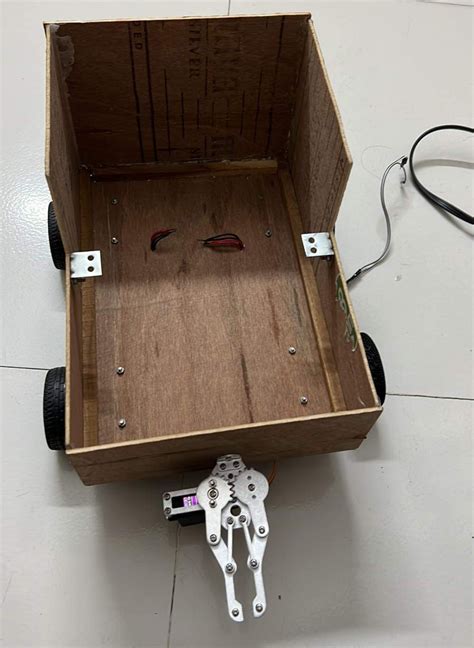 Arduino Bluetooth Controlled Robot Using L298N And MG995 Servo Motored