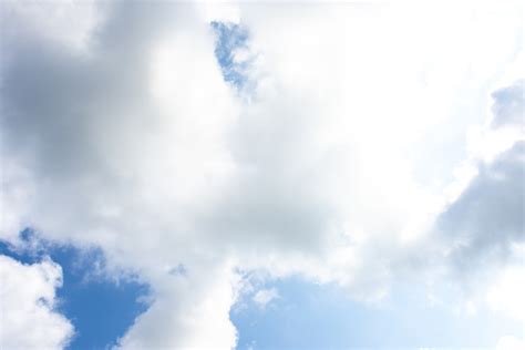 푸른 하늘 흰색 구름 흰색 배경입니다 오후에 아름 다운 하늘과 구름 0명에 대한 스톡 사진 및 기타 이미지 0명 구름 풍경