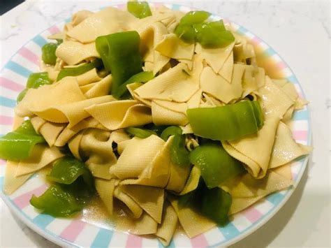 【尖椒干豆腐。东北味道。的做法步骤图】呀哈哈632下厨房
