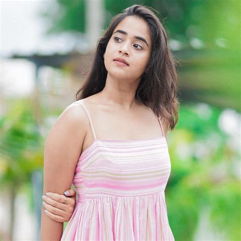 బిగ్‌బాస్ బ్యూటీ దీప్తిసునైనా తన క్యూట్ నెస్ తో యువతని కట్టిపడేస్తుంది