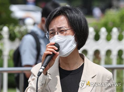 민주유공자법 국회 처리 관련 발언하는 강은미 의원 연합뉴스