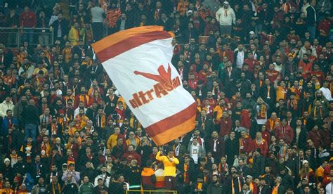 Scenografie Impresionantă La Meciul Dintre Galatasaray și Manchester