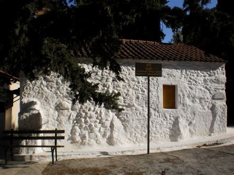 3 αξιολογήσεις για Ιερό Παρεκκλήσιο ΠΑΝΑΓΙΑΣ ΧΕΛΙΔΟΝΟΥΣ Εκκλησία στην
