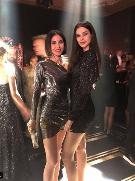 Defne Samyeli ve Deren Talu dan doğum günü pozu