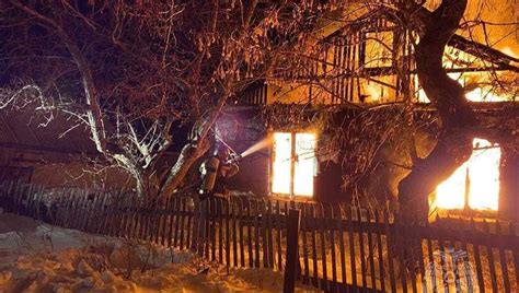 Мать и трое детей погибли при пожаре в частном доме в Омске 15 01 2023