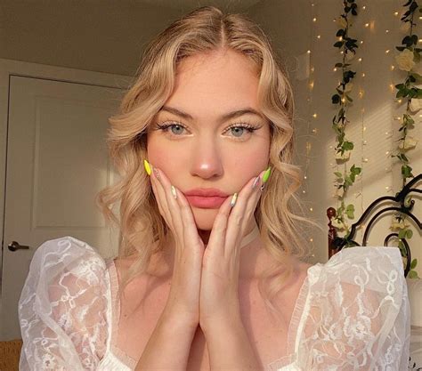 Нежно сватбено бельо от Victorias Secret Emodno