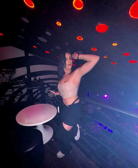 Julia Assad Juassad • Instagram Photos And Videos