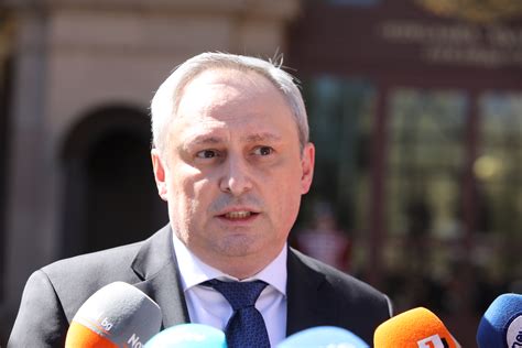 Подуправителят на БНБ Радослав Миленков пристигна на „Дондуков 2“ за среща с президента Румен