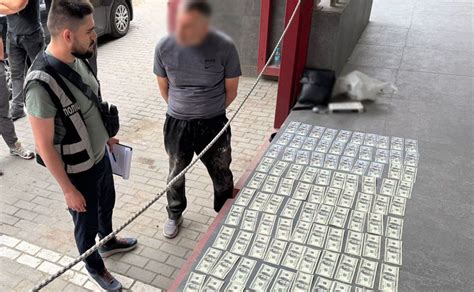 Вся підлога в доларах поліція затримала організатора «турів для ухилянтів Вечірній Київ