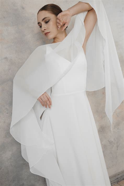 Minimalist V Neck Wedding Dress Cecilia • Piondress
