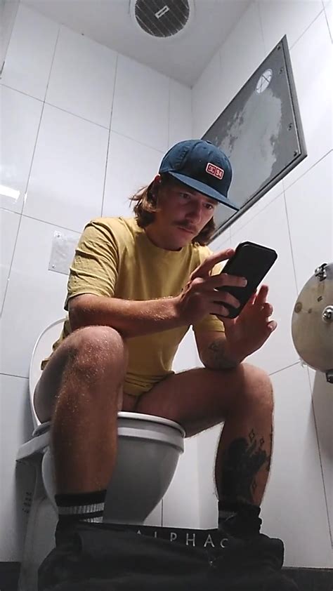 Toilet Bs 98 Cute Tattooed Guy Pooping