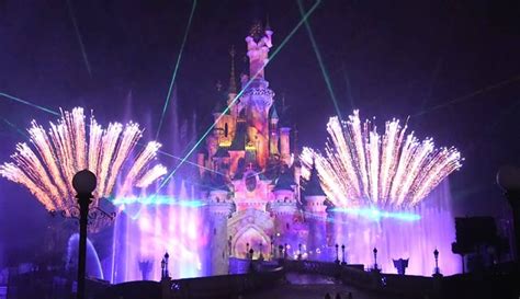Nieuwe Avondshow Disney Illuminations Tijdens De 25e Verjaardag Van