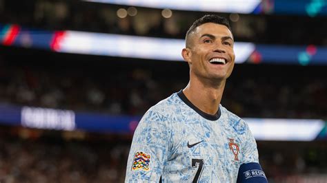 Cristiano Ronaldo Schießt Ein Tor Neuer Rekord Cristiano Ronaldo