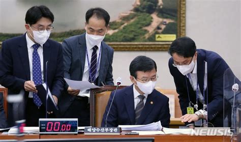 보고받는 문성혁 해수부 장관 네이트 뉴스