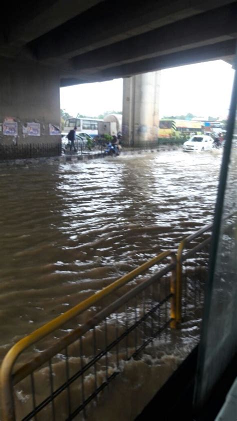 Karnataka Heavy Rains Wreak Havoc In Bengaluru See Photos Oneindia