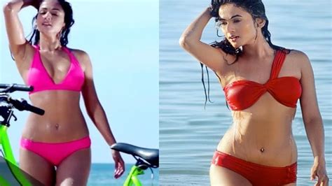 Super Hot And The Multi Talented Bollywood Actress Sonal Chauhan Looks