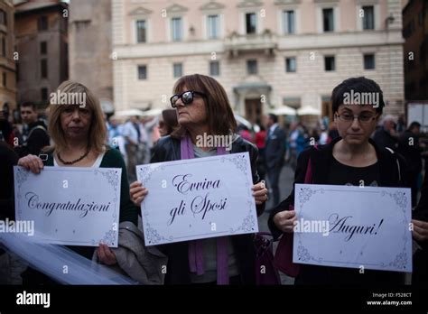Rome Italy 26th Oct 2015 Members Of Amnesty International Hold