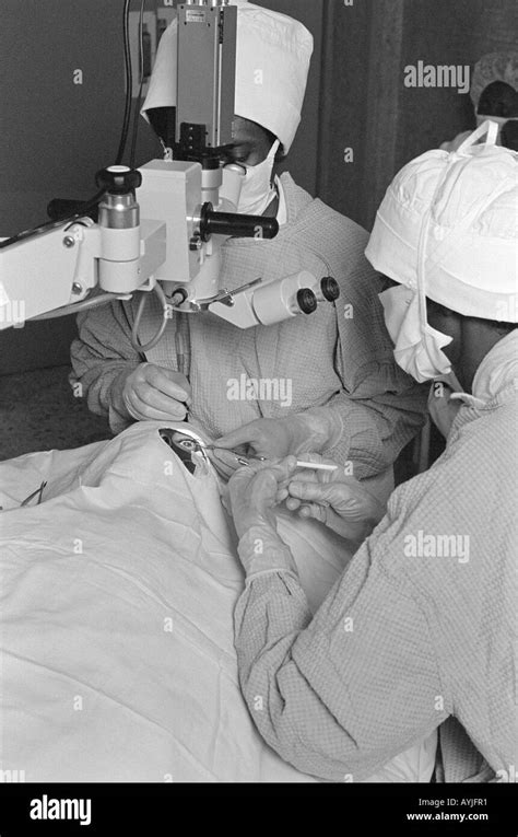 Gros Plan De La Chirurgie De La Cataracte Banque D Images Noir Et Blanc Alamy