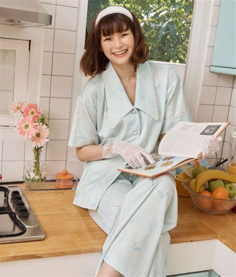 Biary Serenade Shirt เสื้อเชิ้ตผ้าซาตินแขนสั้น คอปก ดดีเทลกระดุมปั้ม