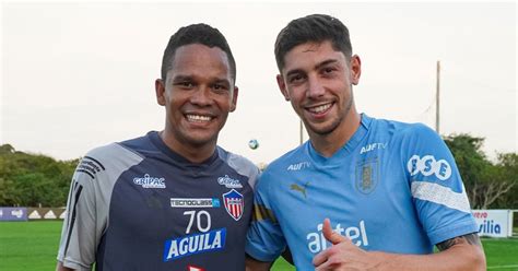 Carlos Bacca Es Figura Entre Los Jugadores De Uruguay Los Charrúas No