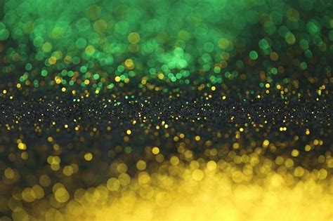 벽지 전화 빛나는 반짝이입니다 새해와 크리스마스 축제 배경입니다 검은 색 배경에 빛나는 보케와 금색과 녹색 반짝이 매크로 빛나는