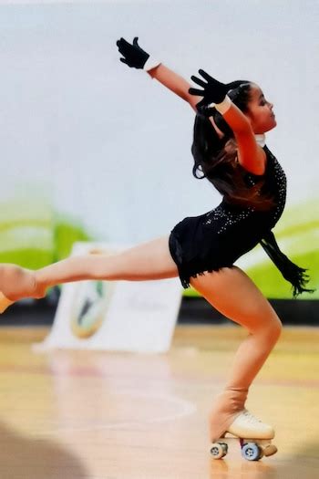 El Sueño De La Patinadora De 10 Años Que Vende Ensalada De Frutas Para