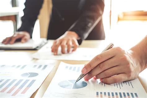 비즈니스 사람들이 새로운 사업 계획 전략 분석 회의 프로젝트 개념 경영자에 대한 스톡 사진 및 기타 이미지 경영자 계산기 계획 Istock