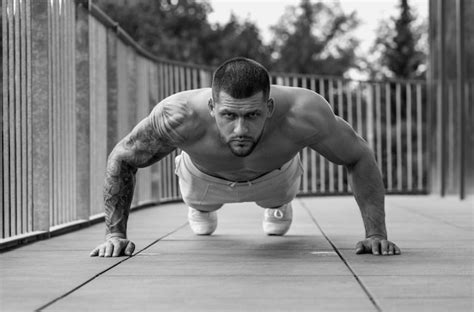 Premium Photo Fit Guy Doing Exercise At Gym Handsome Sporty Man