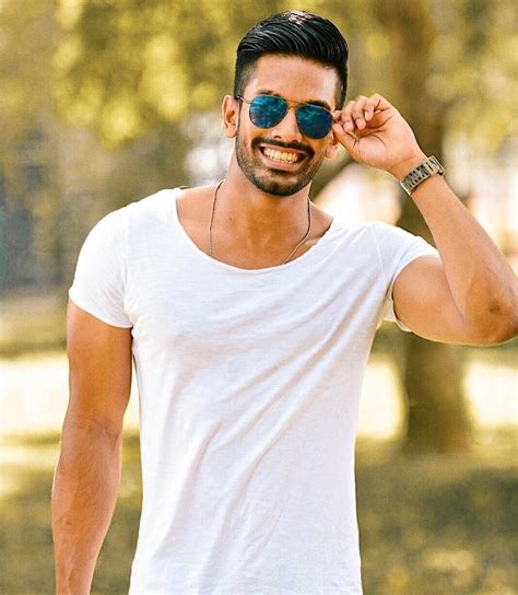 Pin By Offlimits On Damith Wijayathunga Mens Tshirts Cute Photography Mens Tops