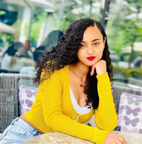 ቆንጆ ቆንጆ ብቻ