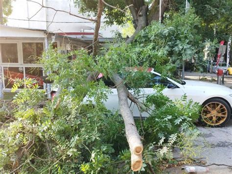 Петима евакуирани заради бурята над Стара Загора