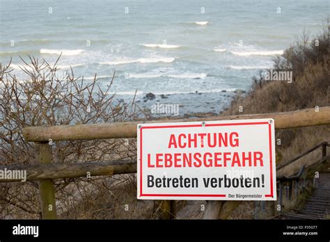 Breege Deutschland Warnschild an der Steilküste von Kap Arkona