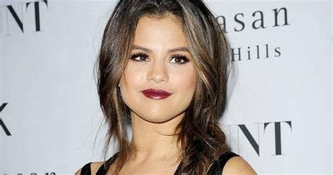 Selena Gomez Looking Very Beautiful In Black Dress Rpokemonrebooted