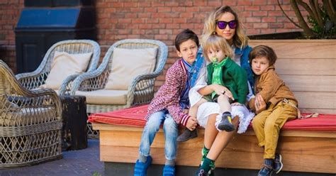 ვოგის ჟურნალისტები ქართველი დედა შვილების ჩაცმულობამ აღაფრთოვანა ფოტოები Marao