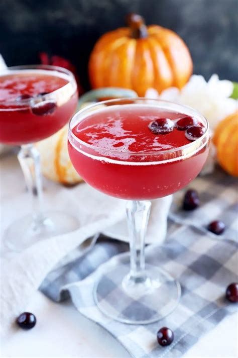 The Easiest Sparkling Thanksgiving Cocktail Only 4 Ingredients