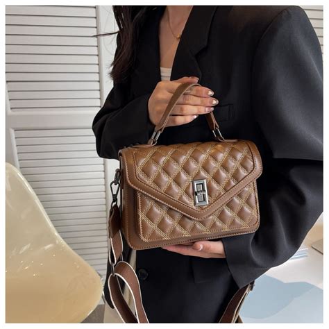 Дамска квадратна чанта от еко кожа с дълга дръжка Badu Bg