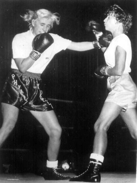 Pin By Rob Zierhopher On Womens Boxing Women Boxing Woman Boxer