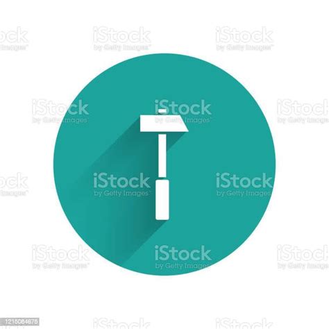 긴 그림자로 격리 된 흰색 망치 아이콘입니다 수리를위한 도구 녹색 원 버튼입니다 벡터 일러스트레이션 갈고리 발톱에 대한 스톡 벡터 아트 및 기타 이미지 Istock