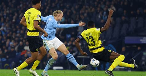 What Is A Striker In Soccer Find Out Training Video Included