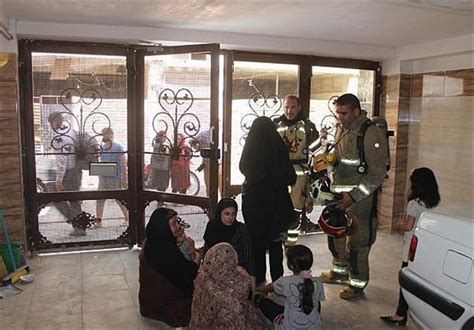 نجات چند زن و دختر خردسال از مرگ حتمی در خانه شعله‌ور تصاویر تسنیم