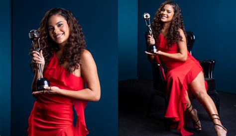 Cuiabana Bella Campos Fatura Trof U Melhores Do Ano Da Globo