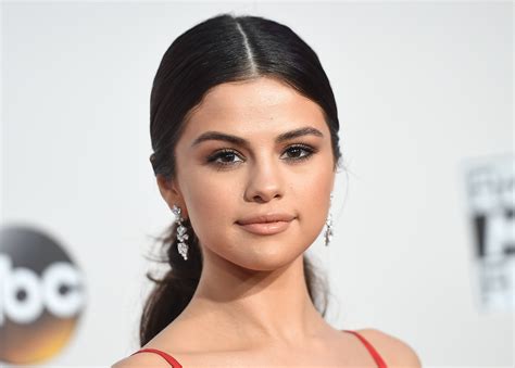 Selena Gomez Gives Love Advice