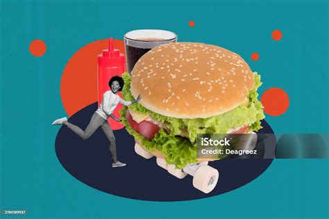 트렌드 템플릿 스케치 디자인 다이어트 거대한 햄버거 타기 스케이트 보드 레스토랑 유리 소다 음료 배고픈 젊은 아가씨 실행의 3d 사진 콜라주 20 24세에 대한 스톡 사진