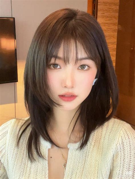 Haircuts For Medium Hair Haircuts Straight Hair Layered Haircuts