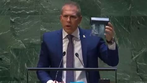 بعد قرار منح فلسطين العضوية بالأمم المتحدة مندوب إسرائيل يمزق ميثاق